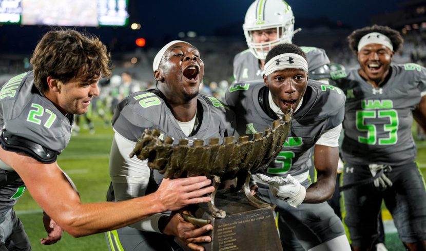 UAB stuns No. 22 Memphis with goal-line stand, an emotional win for ...