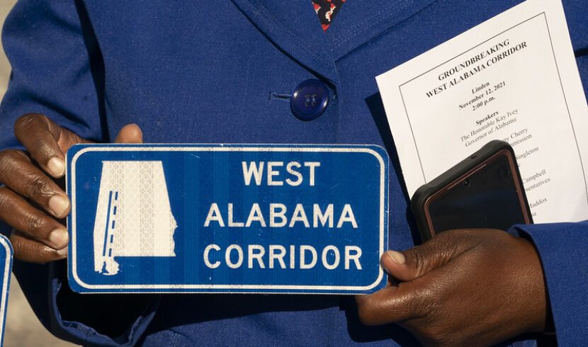 Ivey signs West Alabama Corridor contract - Alabama Daily News