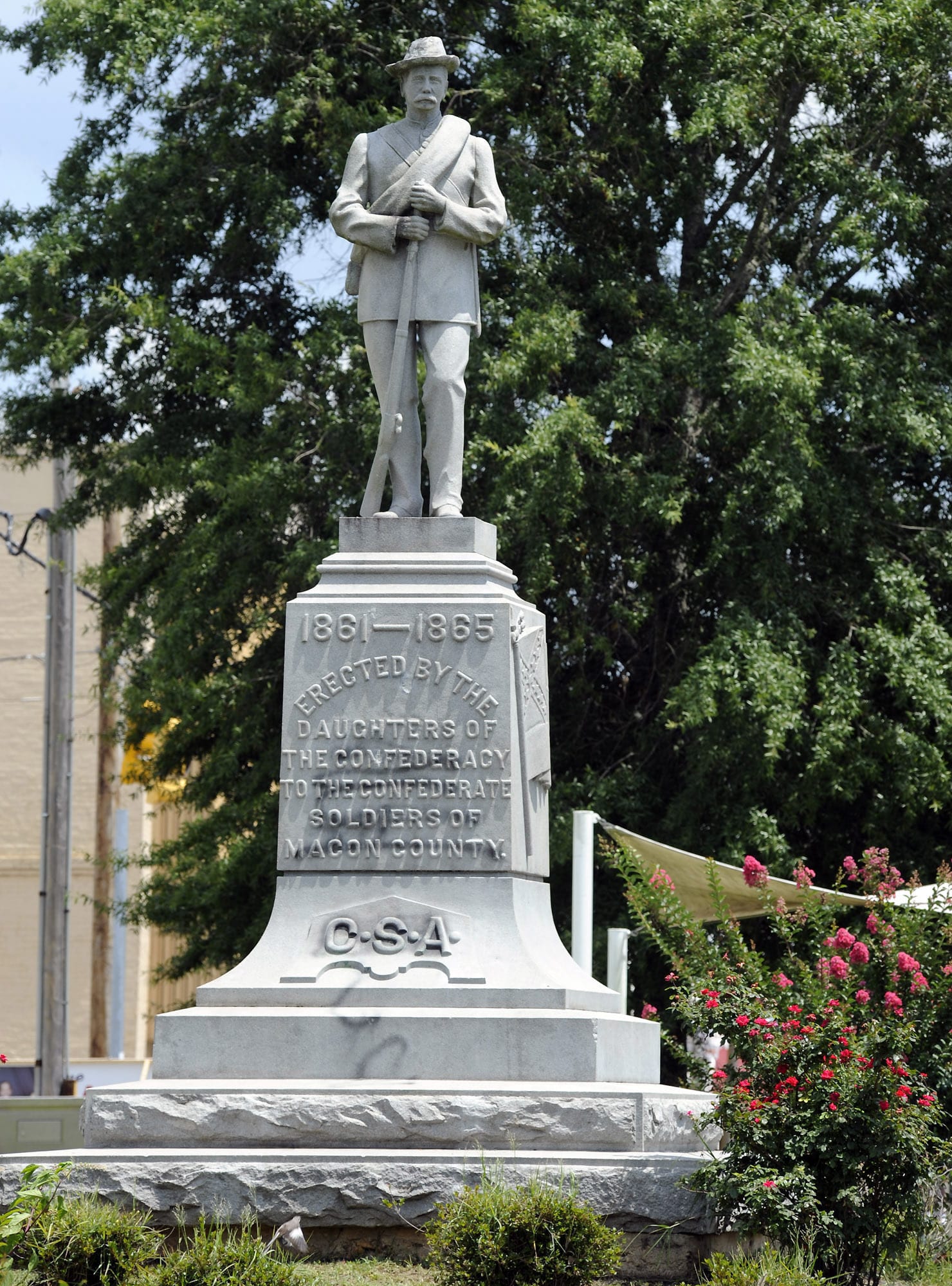 Johnny Ford takes saw to Confederate statue in Tuskegee - Alabama Daily ...