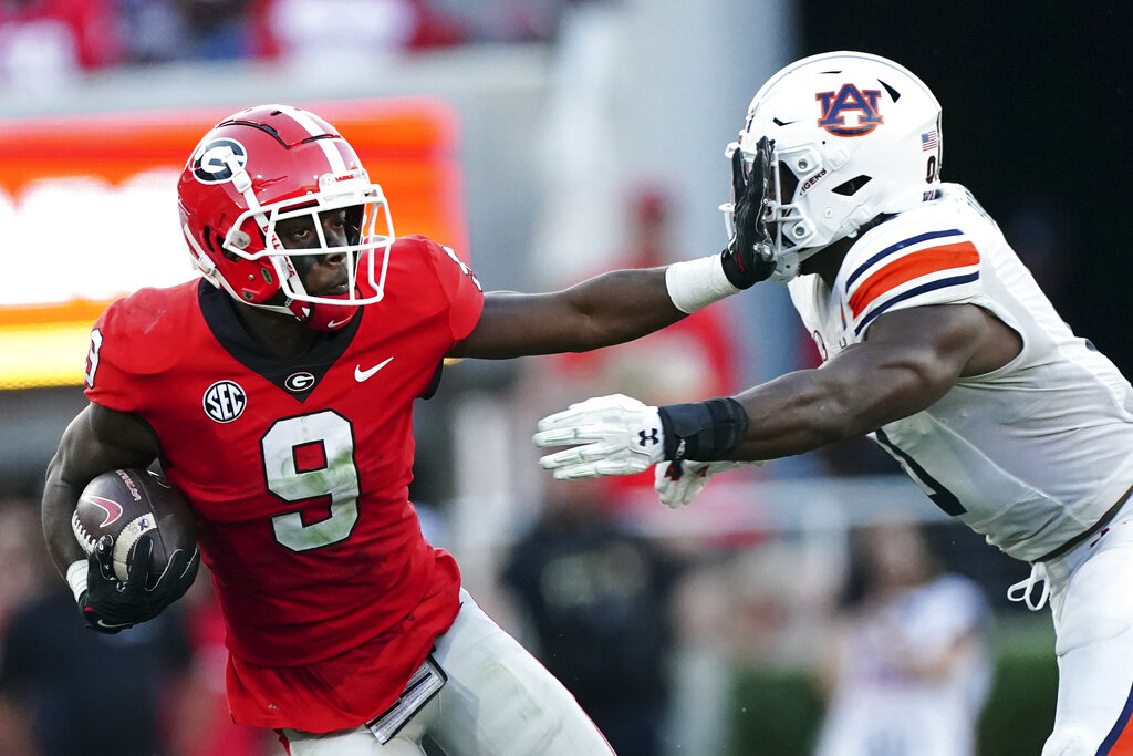 AP Top 25: No. 1 UGA leads unchanged top 5; Ducks, UCLA slip - Alabama ...