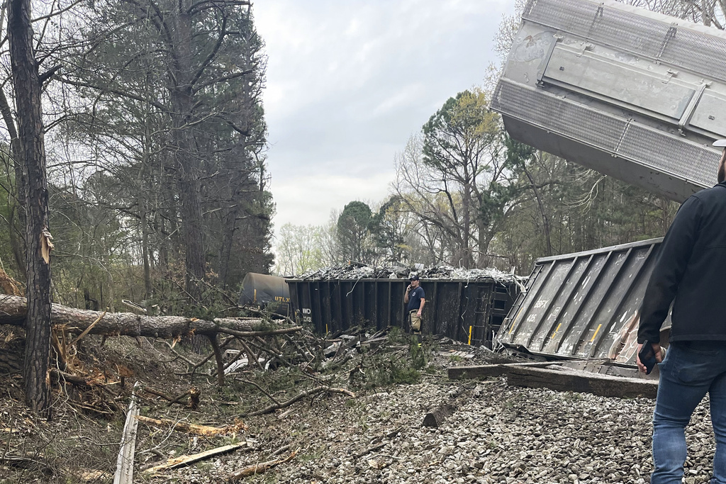 Norfolk Southern train derails in Alabama, no public threat - Alabama ...