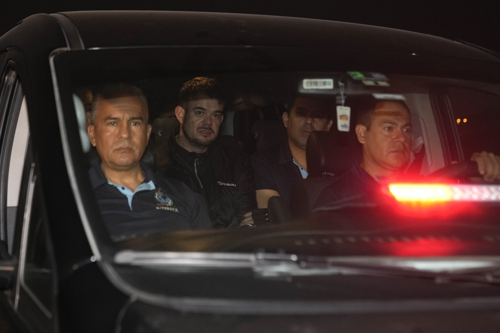 van der Sloot arrives in Birmingham - Alabama Daily News