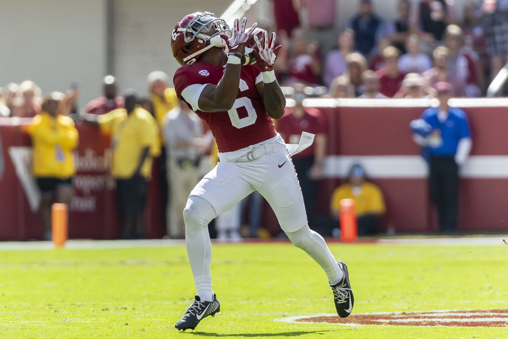 No. 11 Alabama holds off Arkansas comeback, wins 24-21 to stay perfect ...