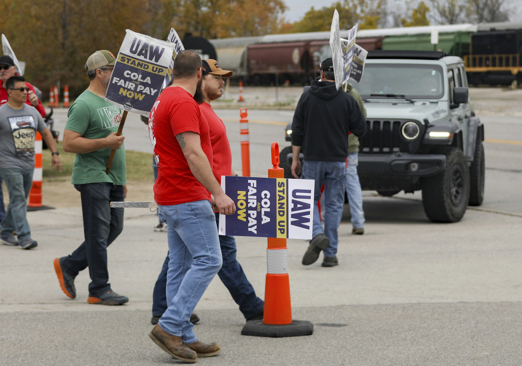 Autoworkers reach a deal with Ford, a breakthrough toward ending ...