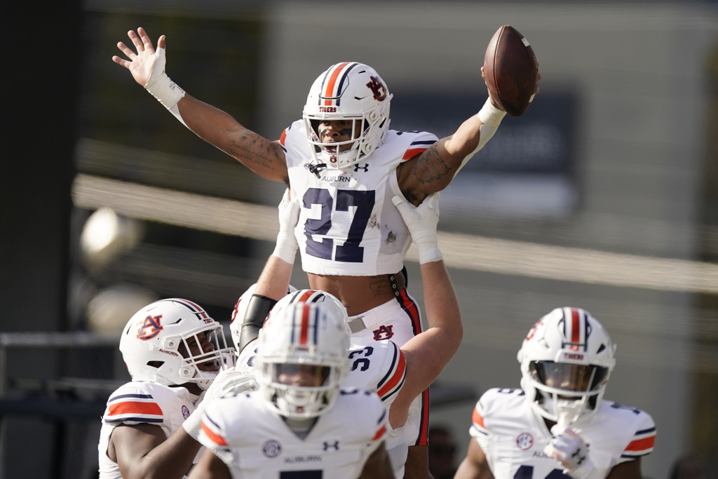 Jarquez Hunter runs for 2 TDs in 1st quarter as Auburn beats Vandy 31 ...