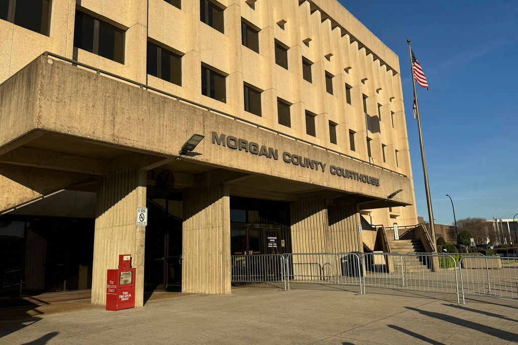 New body camera video shows moments before Decatur police shooting ...