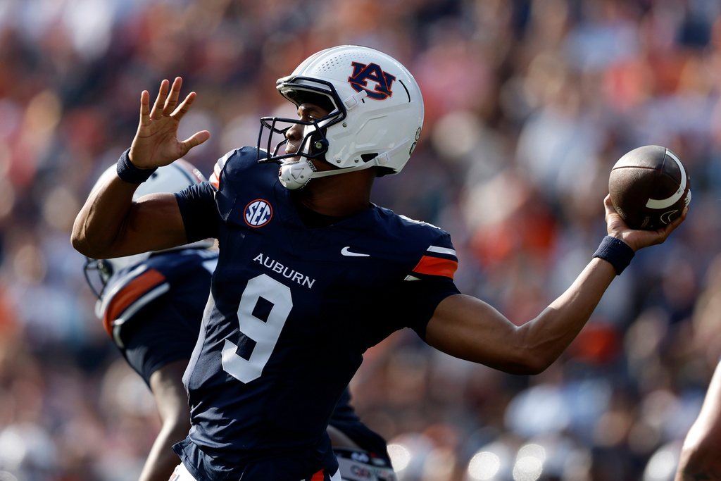 Deuce Knight accounts for 6 TDs in his first career start as Auburn rolls Mercer 62-17 - Alabama ...