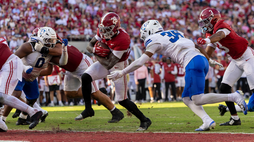 Oregon is back in the top five of the AP Top 25 poll, Alabama No. 10 ...