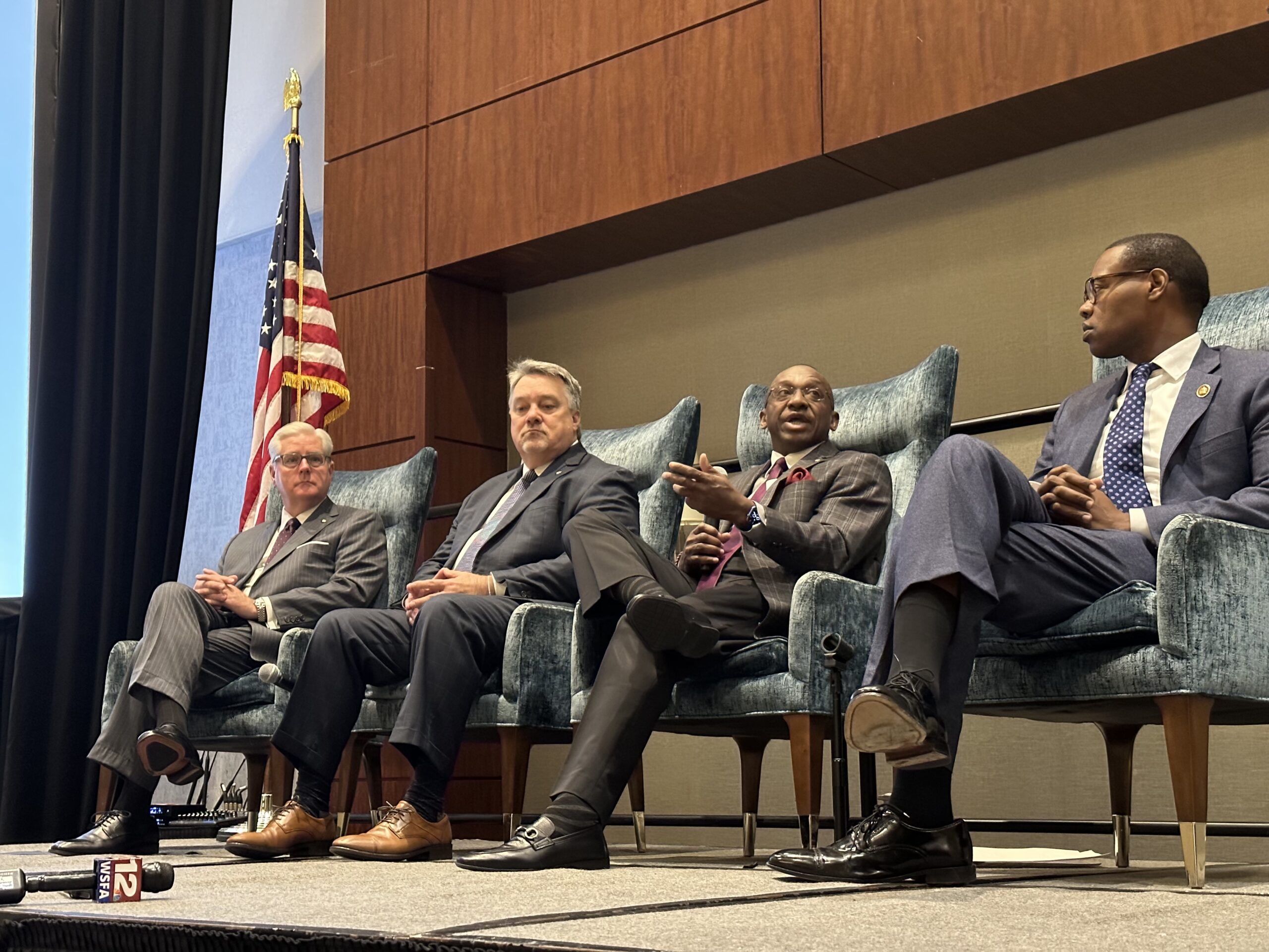 Singleton gets second turn as Senate minority leader - Alabama Daily News