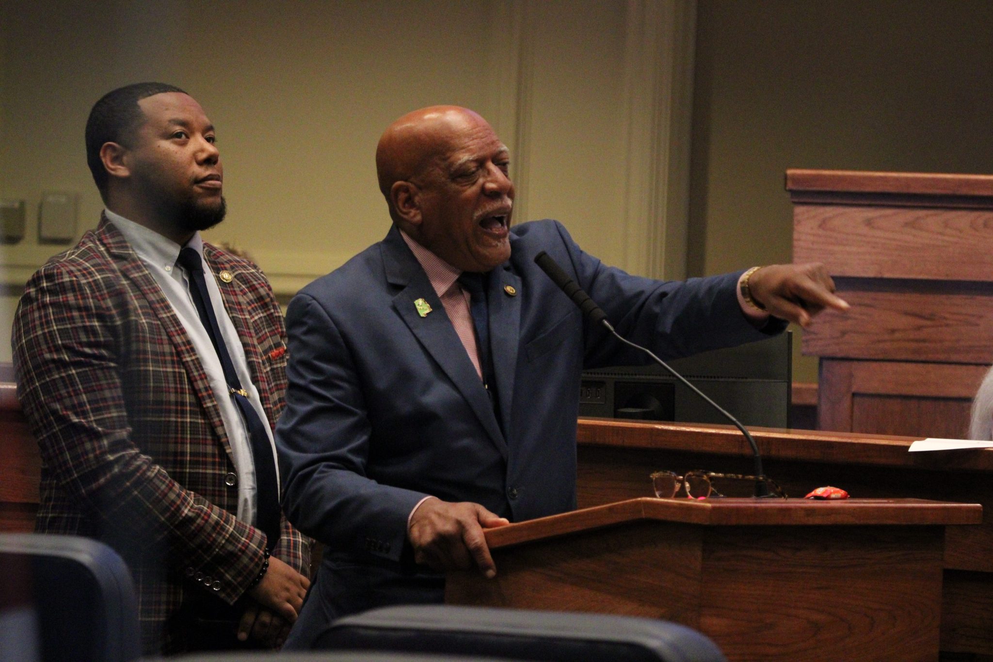 'Back the Blue' bill passes in final minutes of legislative session ...