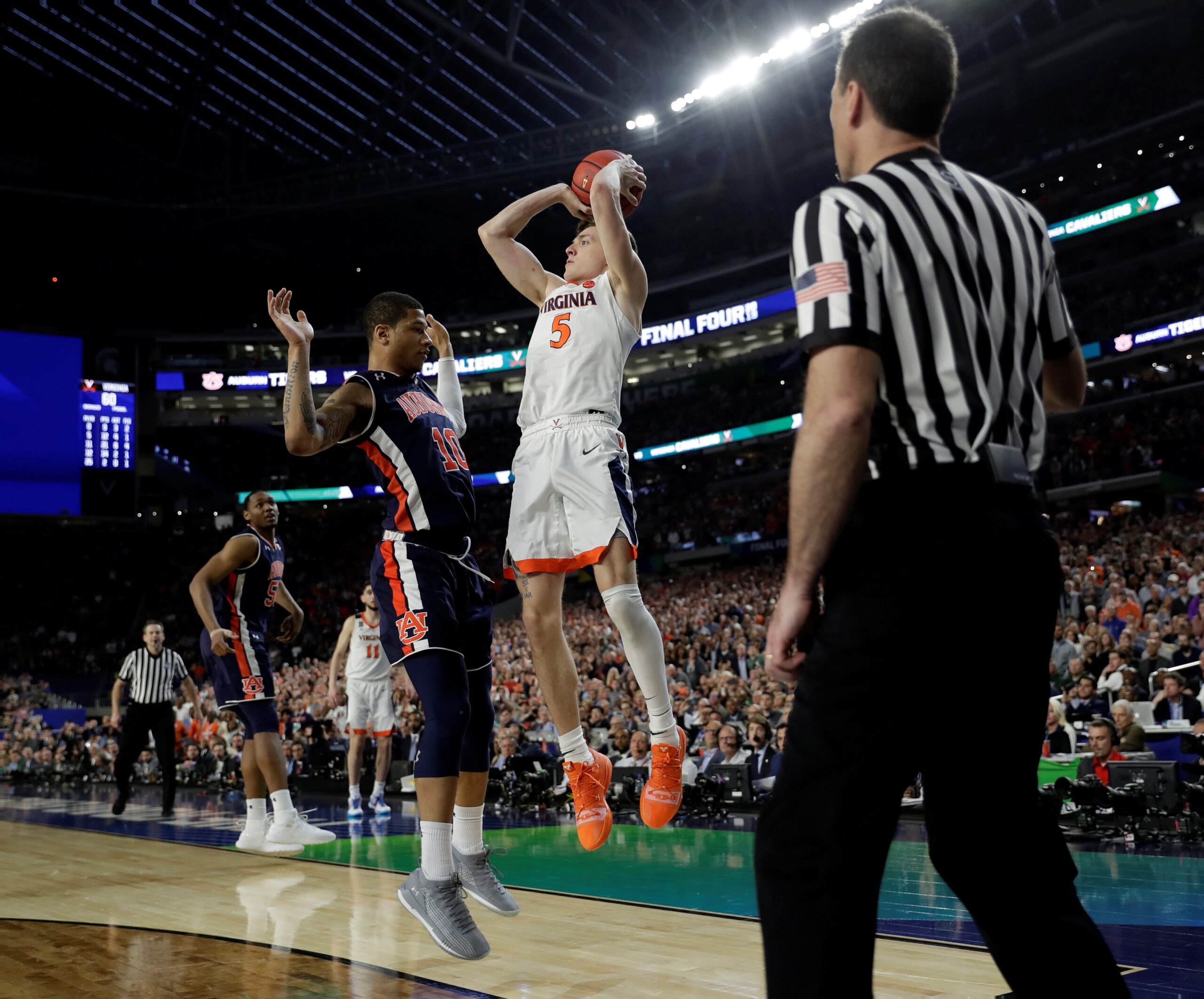Last foul, dribble no-call make refs focus of Final Four - Alabama ...